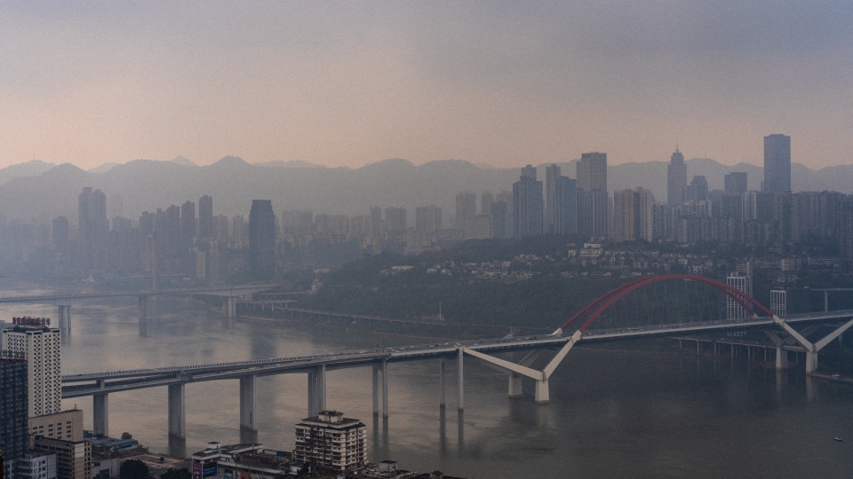 What the color of your smog tells you about local air pollutants ...